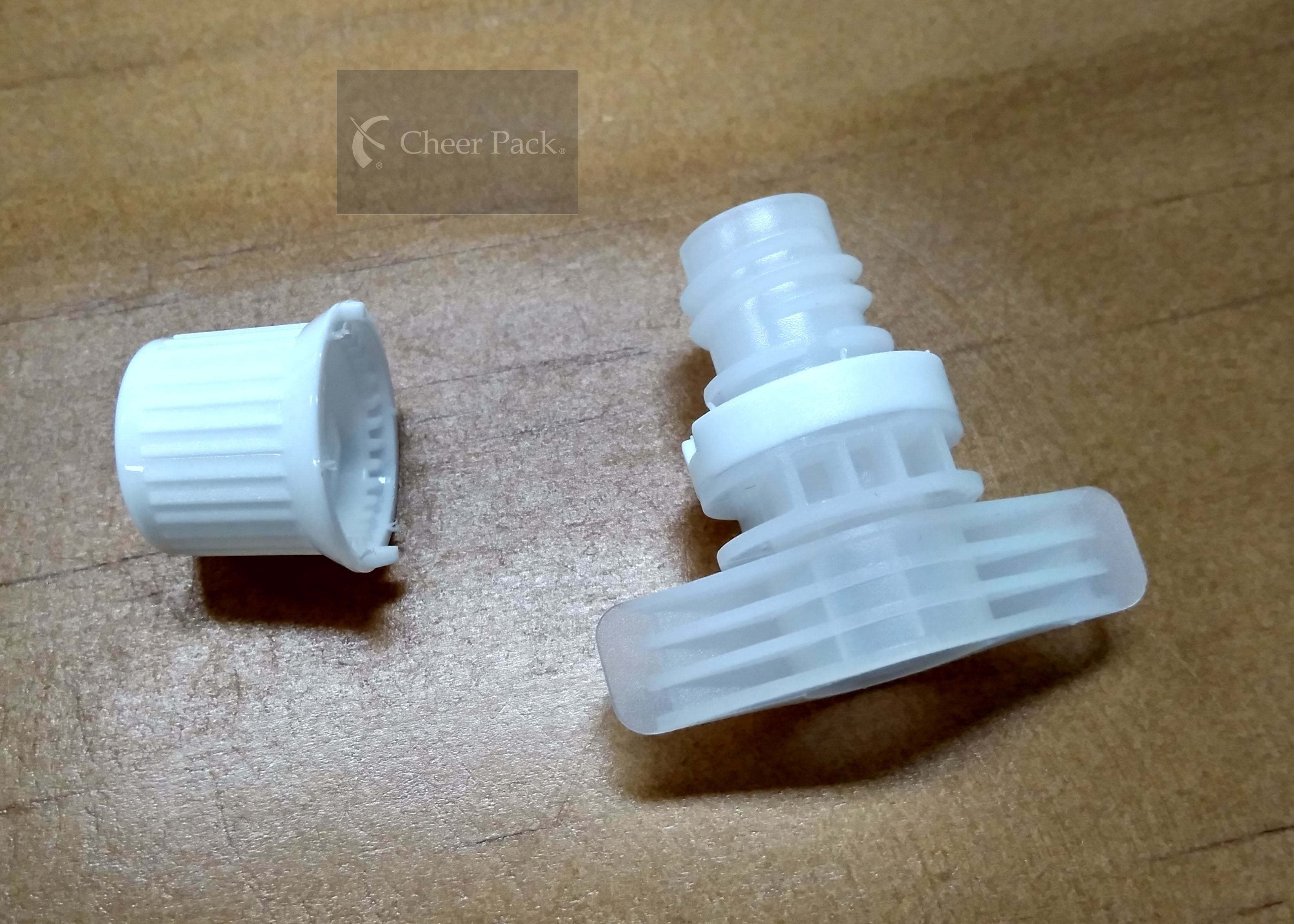 Reclosable Soft Drink Bottle Spout Cap 9.6mm Inner Diameter , White Color