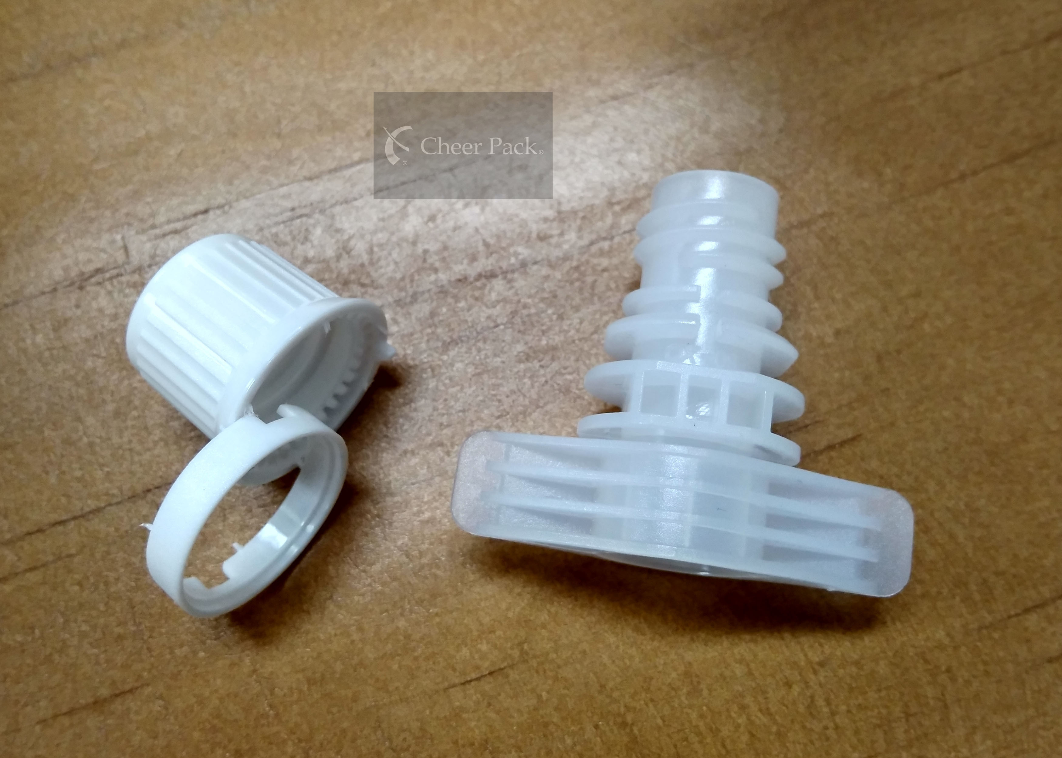 Reclosable Soft Drink Bottle Spout Cap 9.6mm Inner Diameter , White Color
