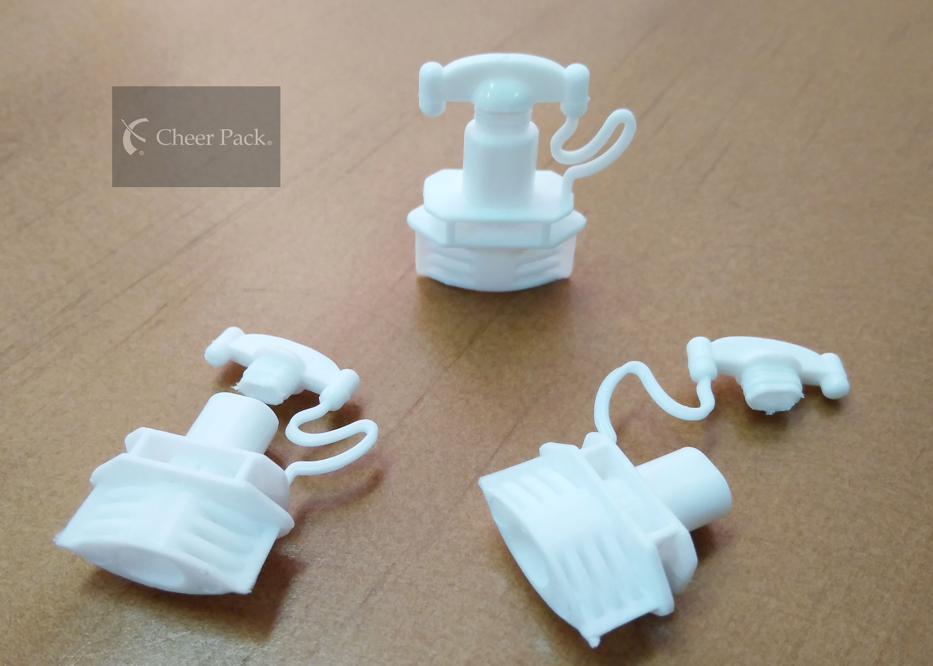 Safety Baby Food Pouch Caps Twist Off Style With 0.8*0.6cm External Size