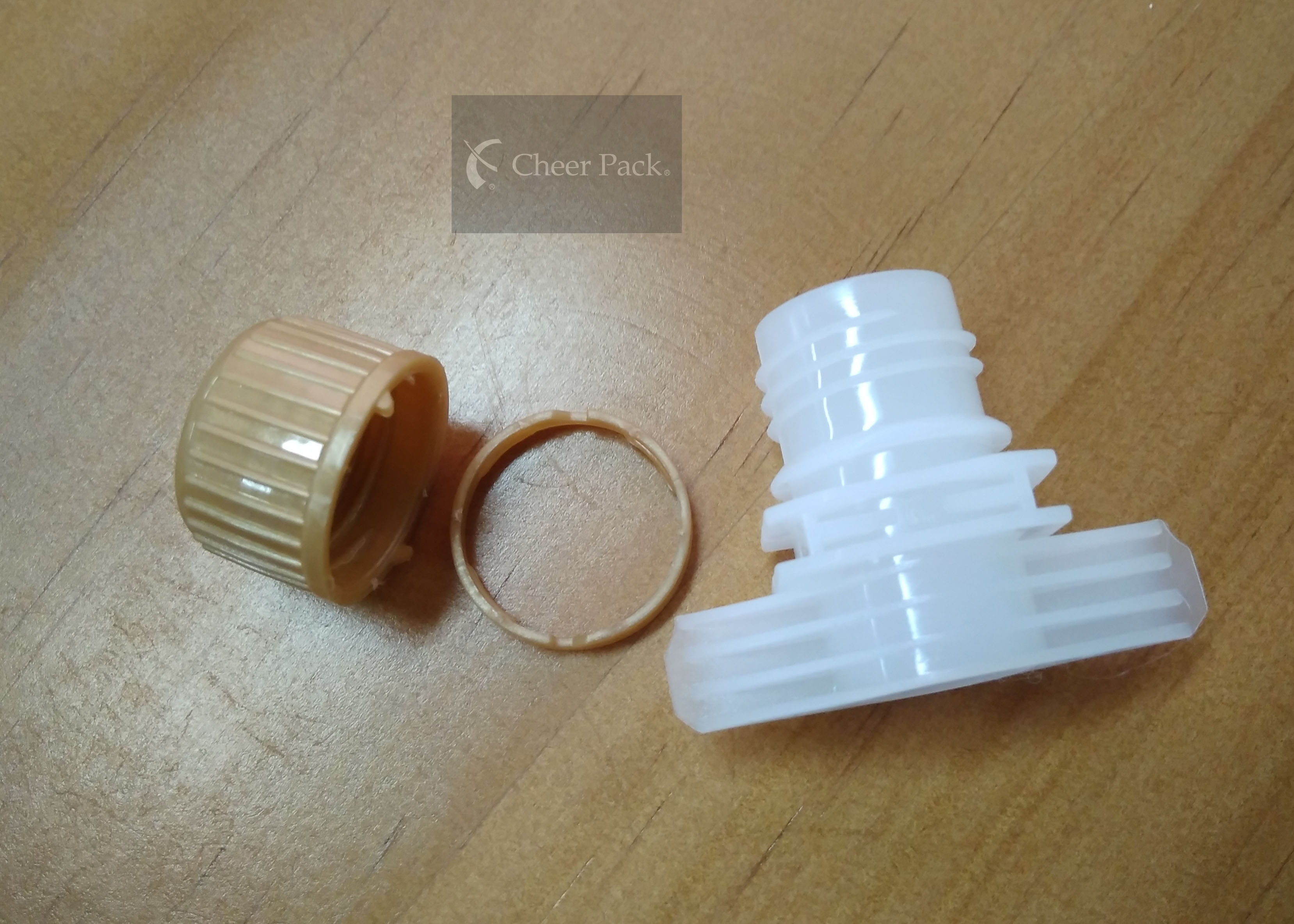 Customized Pour Spout Caps Screw Cap Type For Juice Pouch Bags